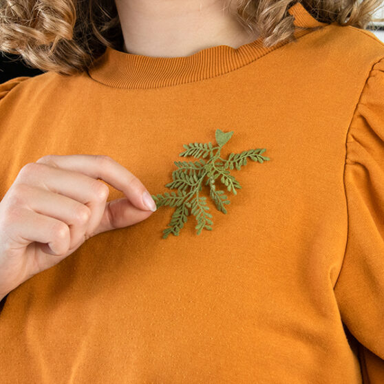 Olive branch embroidered brooch - Botanopia